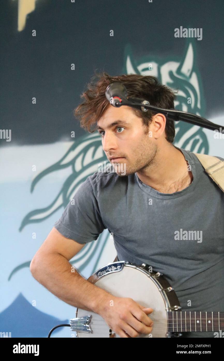 Yoke Lore - Adrian Galvin films a session in Brooklyn Stock Photo - Alamy