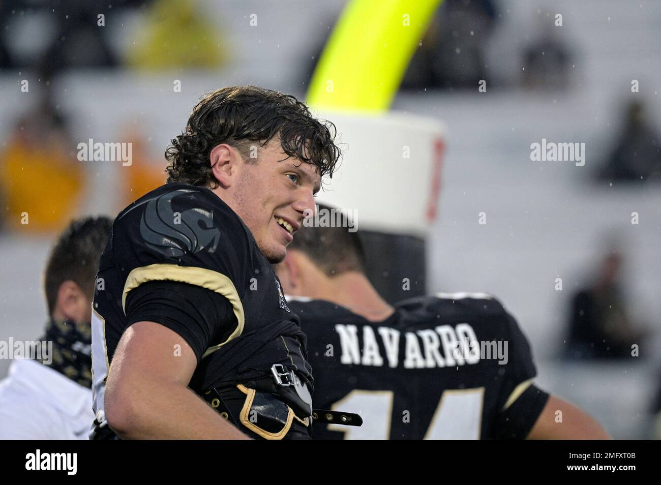 Central Florida quarterback Gaston Moore (18) warms up before an NCAA ...