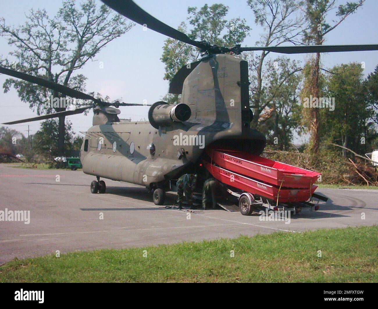 Aircrafts - Chinook Helicopter - 26-HK-52-10. Chinook helicopter with ...