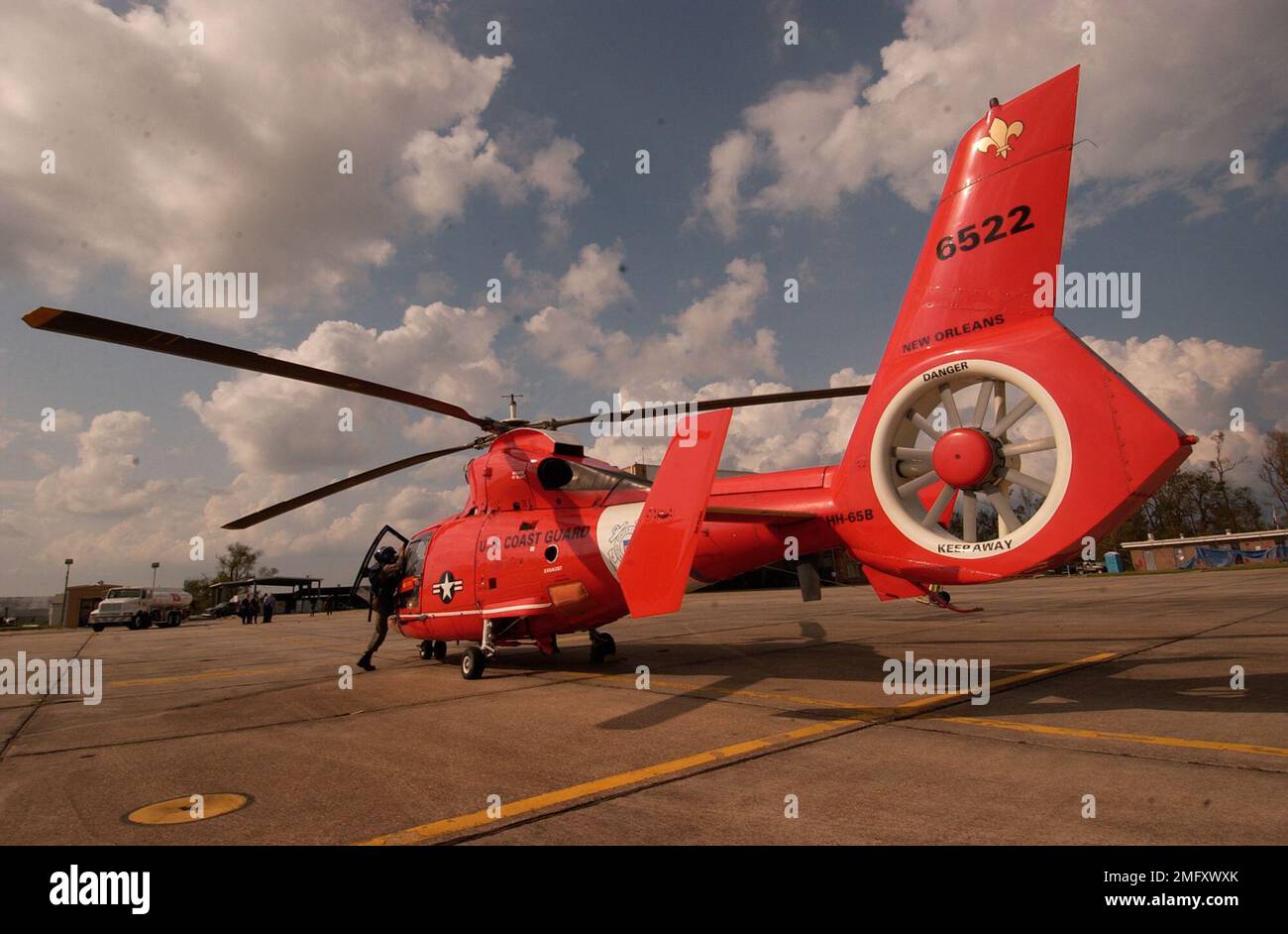 Aircrafts - HH-65 Dolphin - 26-HK-54-13. Coast Guardsman boarding New ...