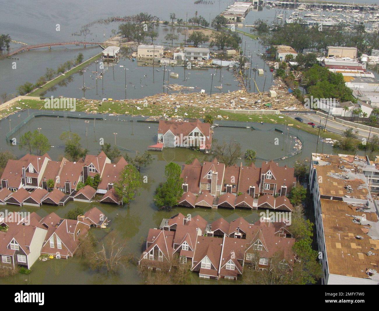 Aftermath - Aerial - 26-HK-330-28. Debris at 17th St. Canal. Hurricane ...