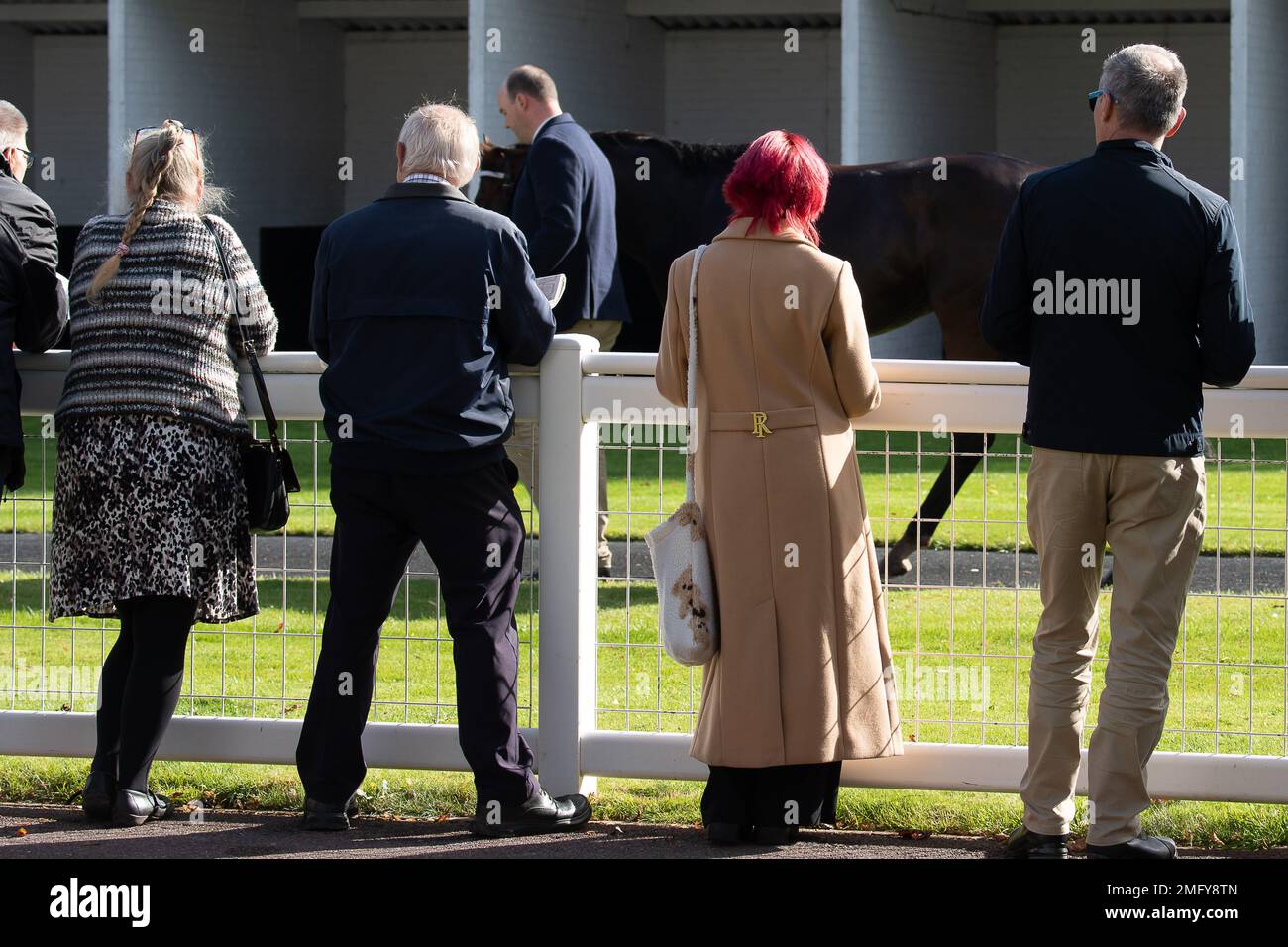 Windsor, Berkshire, UK. 10th October, 2022. Racegoers at Royal Windsor ...