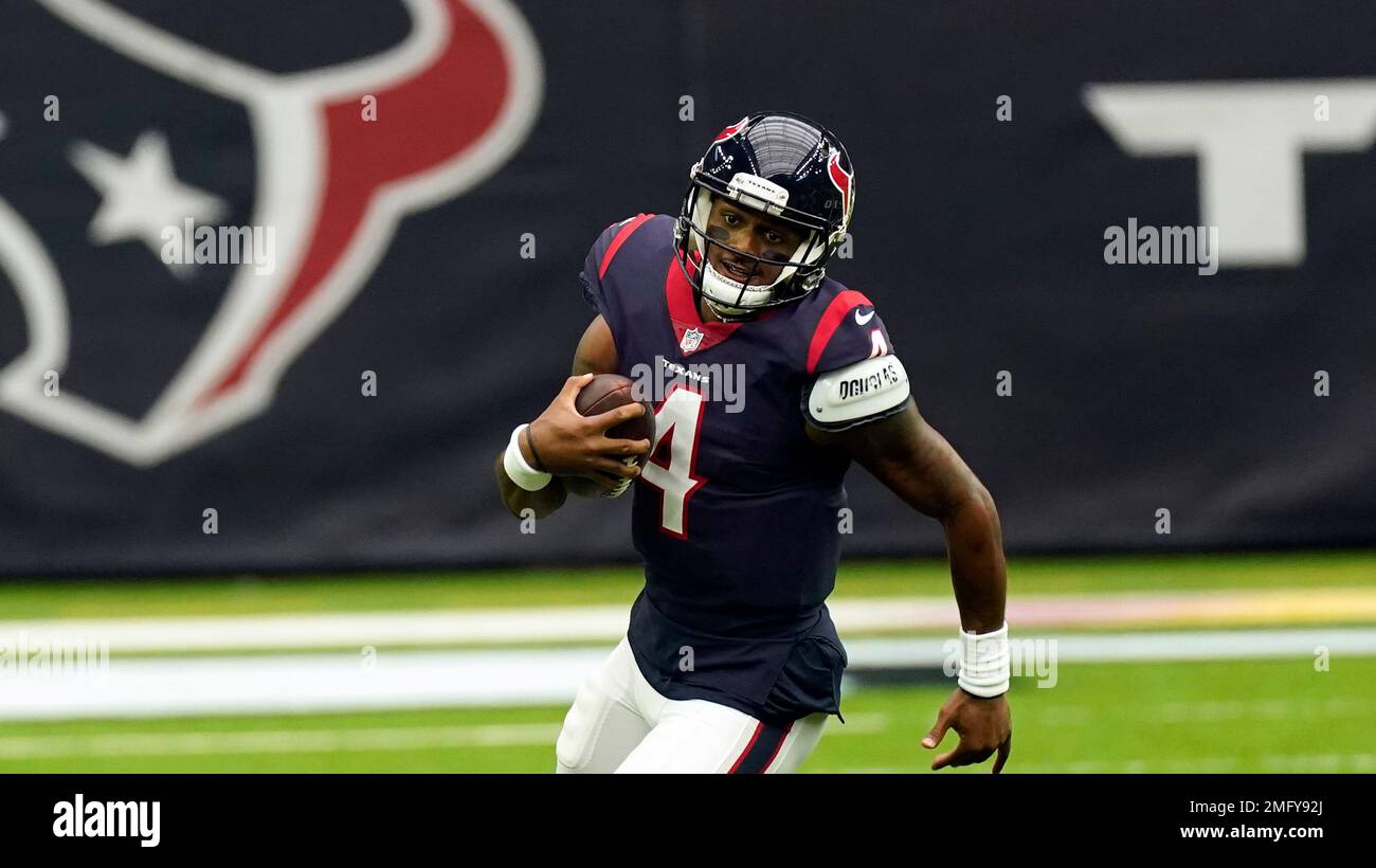 Houston Texans quarterback Deshaun Watson (4) runs for a gain during an ...