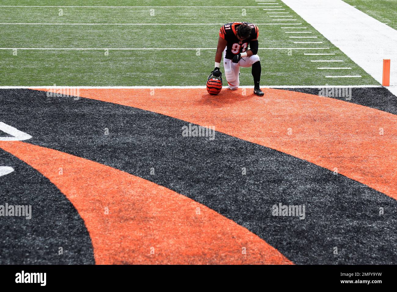 Cincinnati bengals defensive end amani bledsoe 91 hi-res stock ...