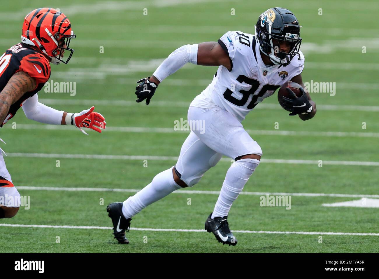 Cincinnati Bengals free safety Jessie Bates (30) defends as ...