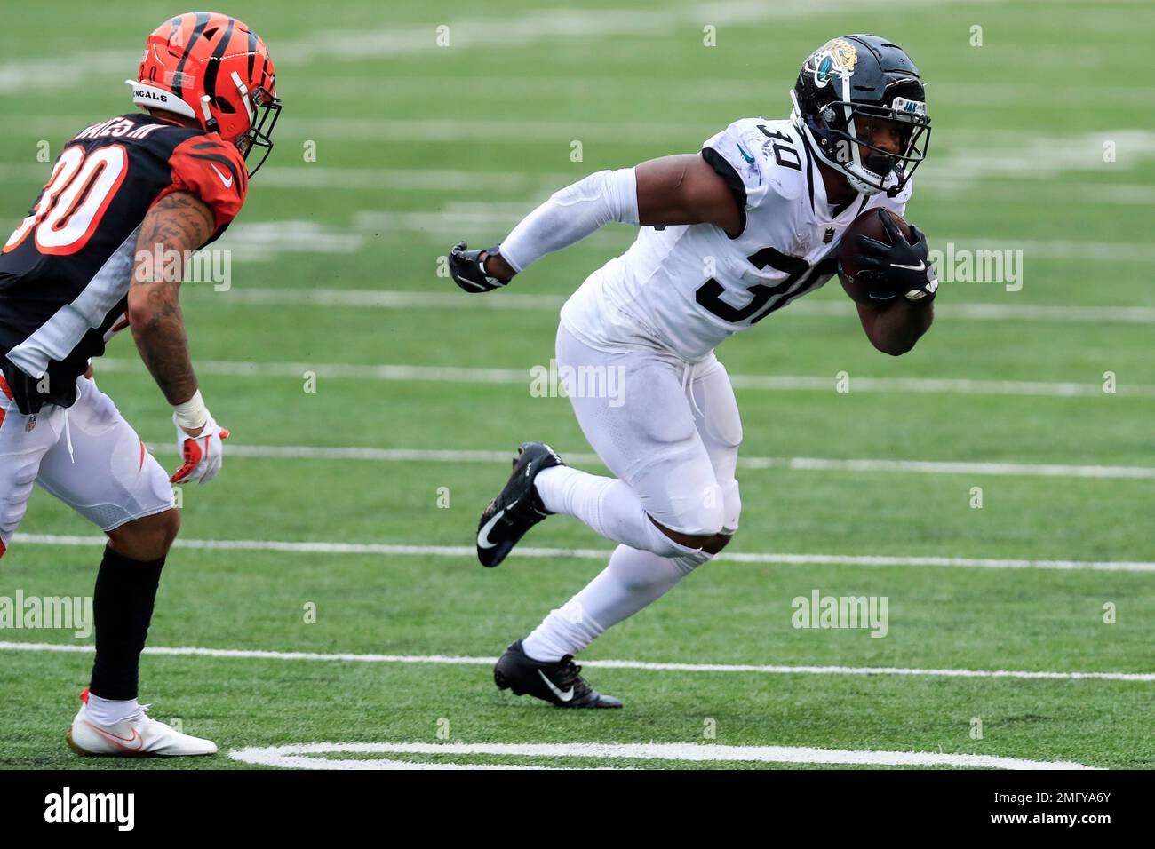 Cincinnati Bengals free safety Jessie Bates (30) defends as ...