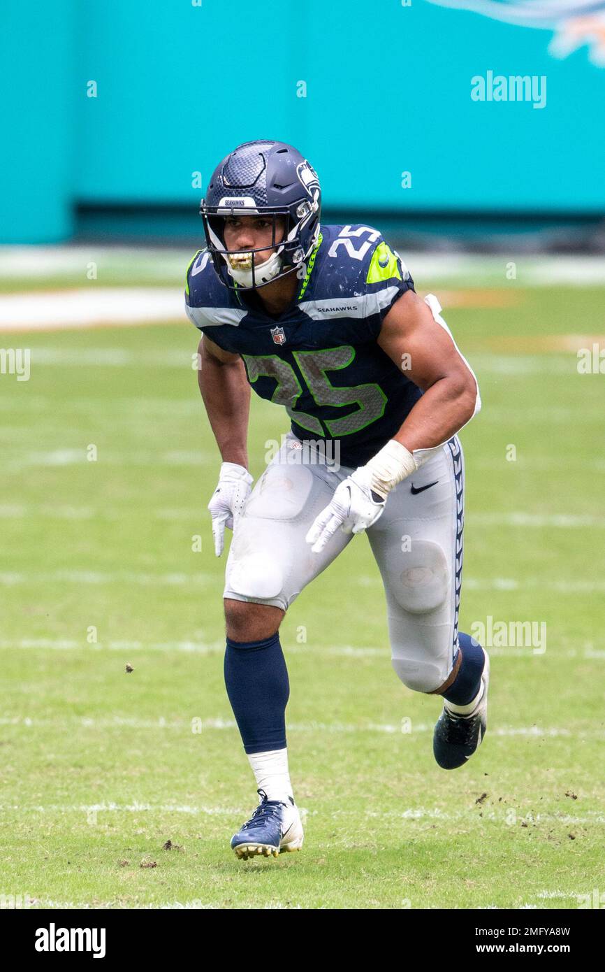 Seattle Seahawks running back Travis Homer (25) in action against the ...