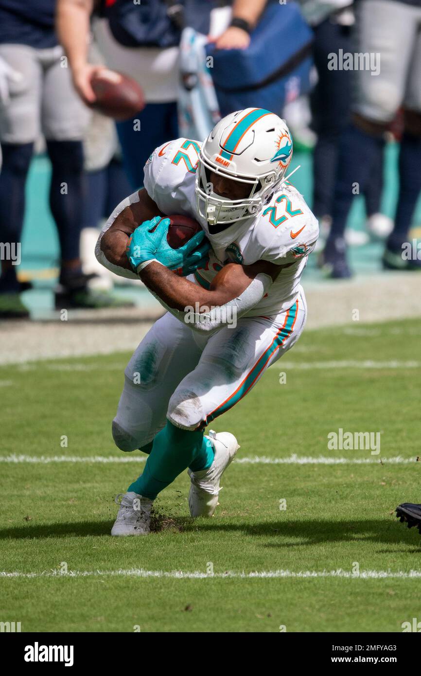 Miami Dolphins running back Matt Breida (22) runs with the ball against ...