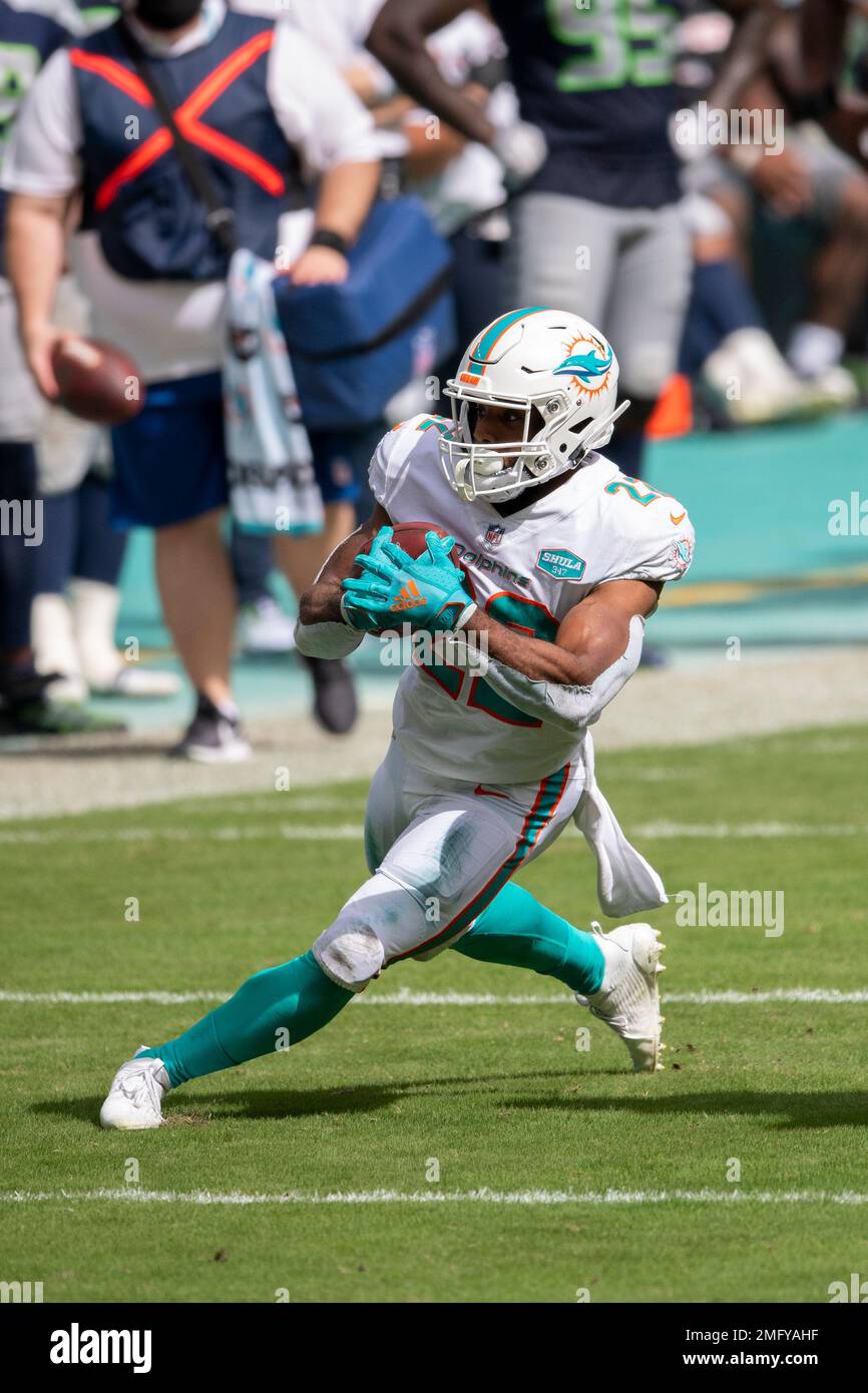 Miami Dolphins running back Matt Breida (22) runs with the ball against ...