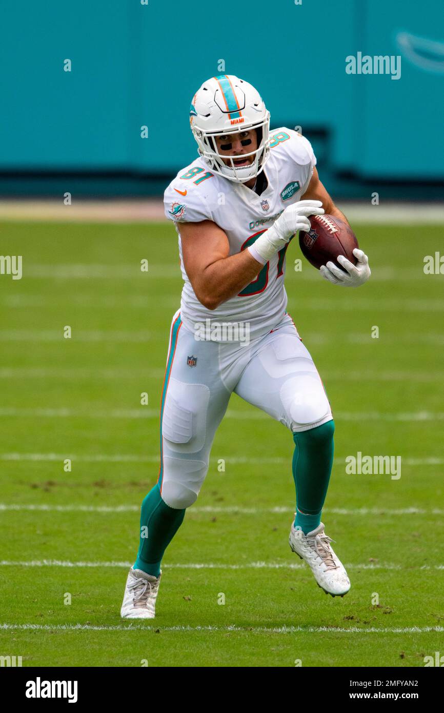 Miami Dolphins tight end Durham Smythe (81) runs with the ball against ...