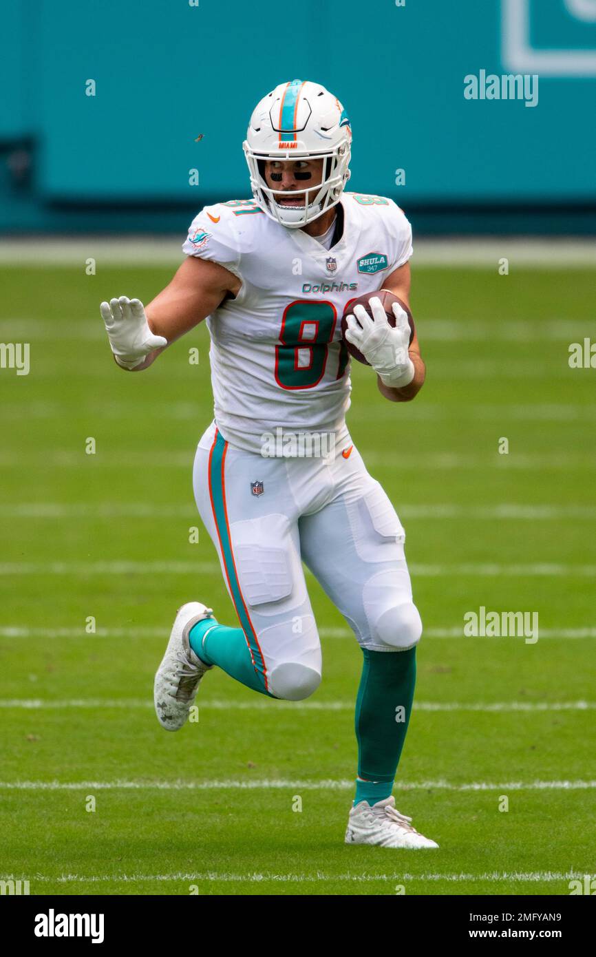 Miami Dolphins tight end Durham Smythe (81) runs with the ball against ...