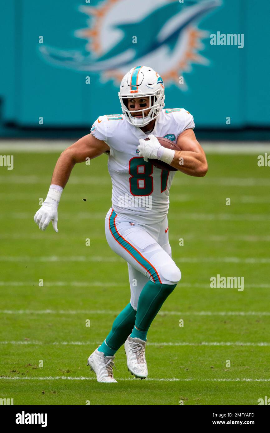 Miami Dolphins tight end Durham Smythe (81) runs with the ball against ...