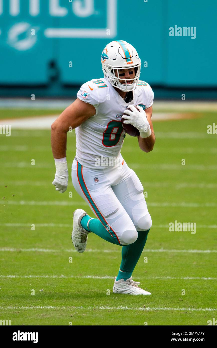 Miami Dolphins tight end Durham Smythe (81) runs with the ball against ...