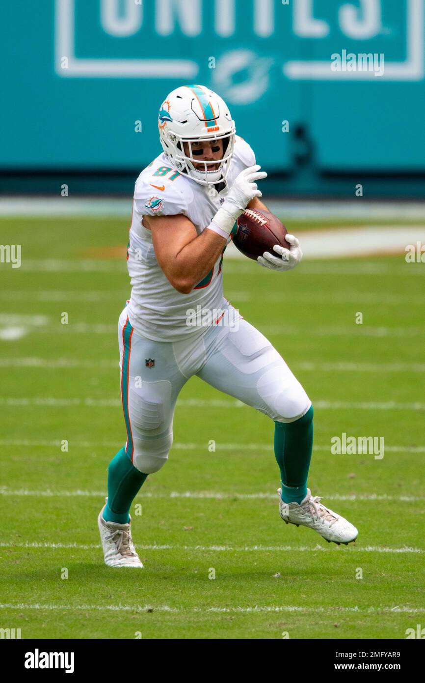 Miami Dolphins tight end Durham Smythe (81) runs with the ball against ...