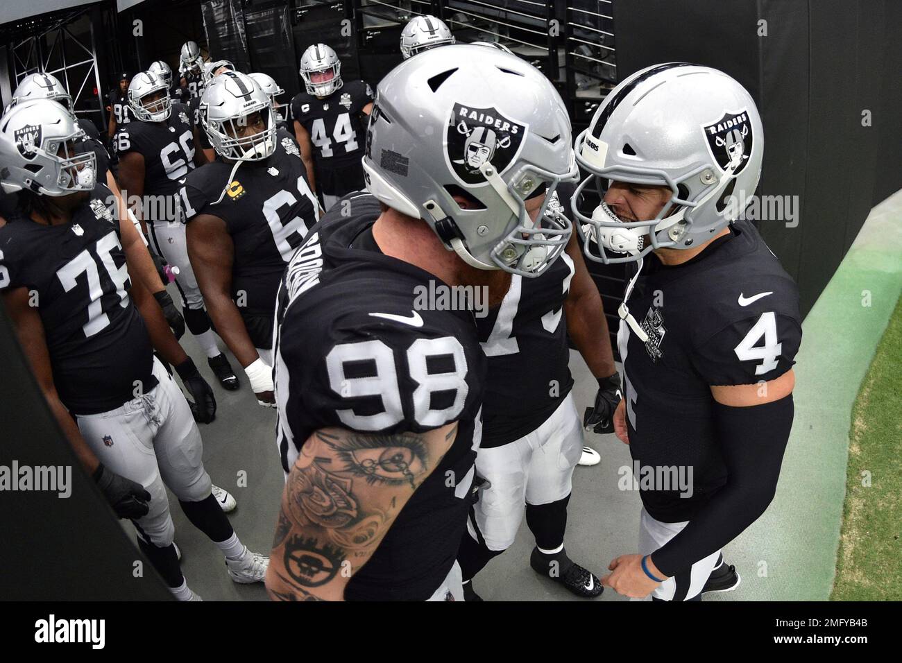 Las Vegas Raiders defensive end Maxx Crosby (98) and quarterback Derek ...