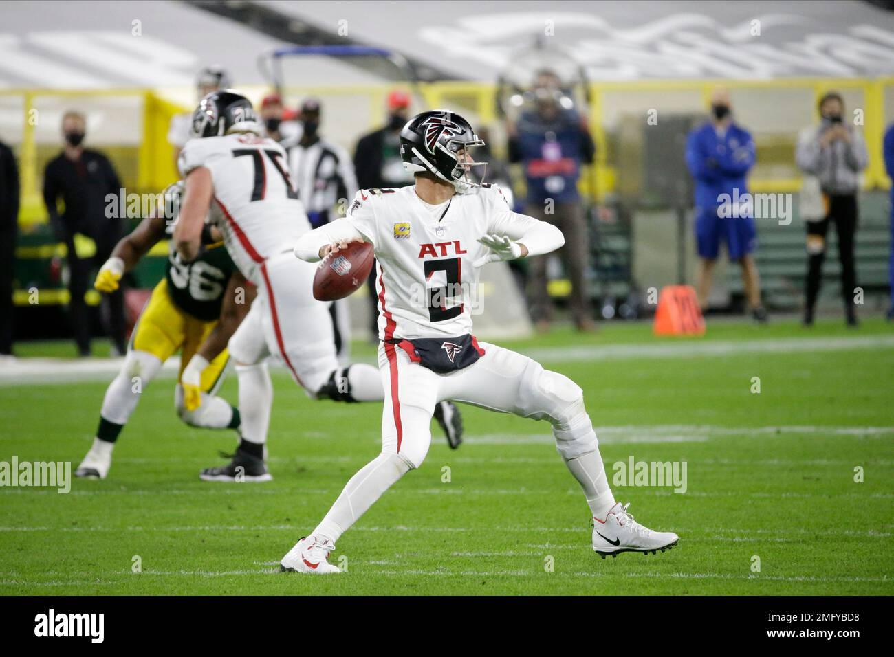 Atlanta Falcons quarterback Matt Ryan (2) throws during the first half ...