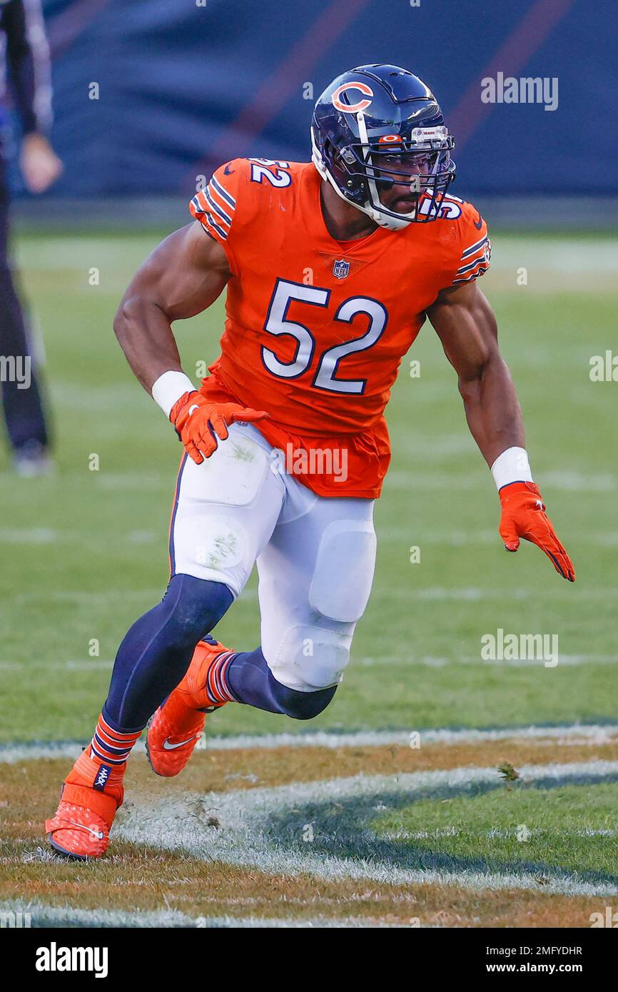 Chicago Bears outside linebacker Khalil Mack (52) defends against the ...