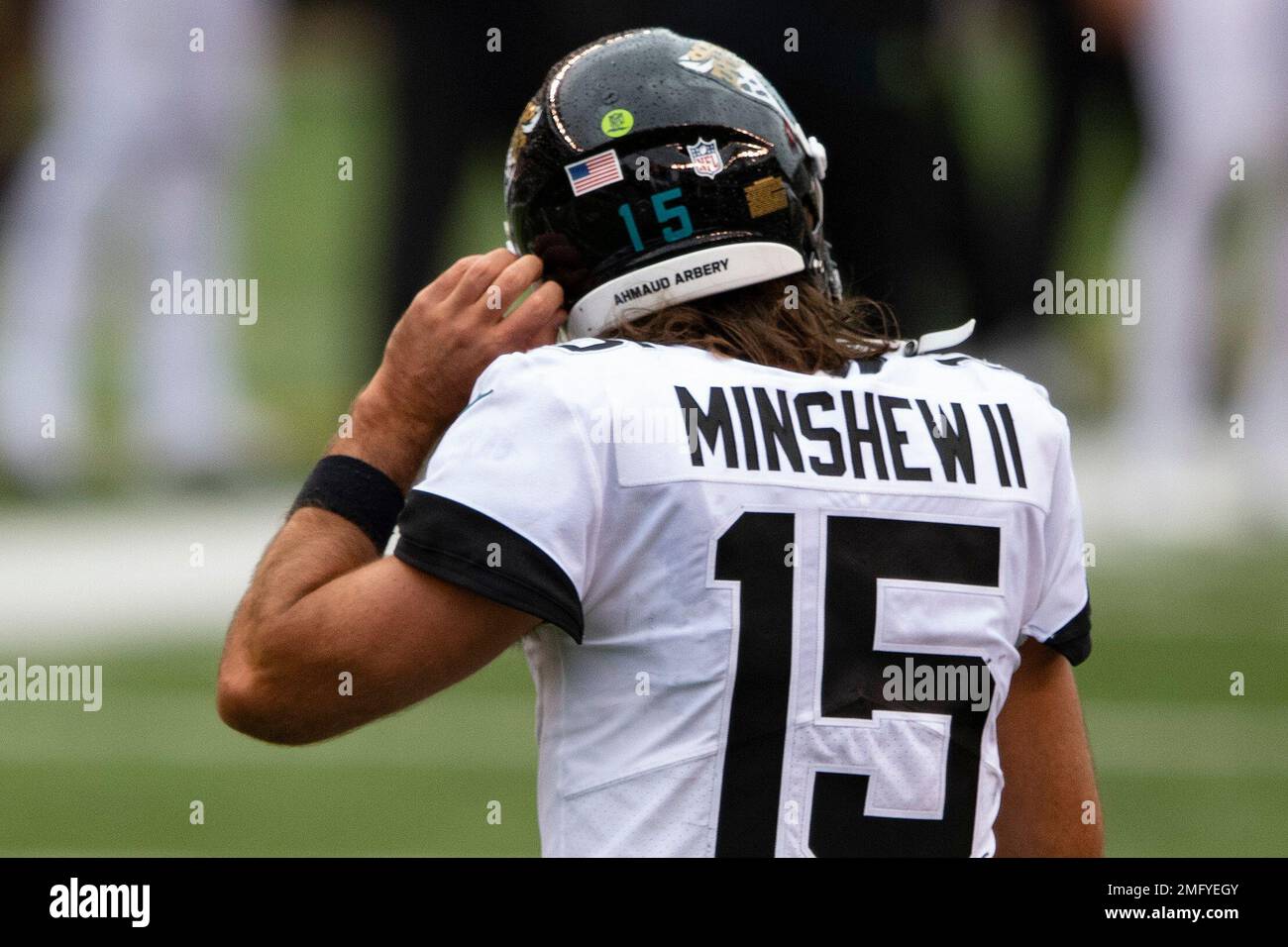 Jacksonville Jaguars quarterback Gardner Minshew (15) wears a Ahmaud ...