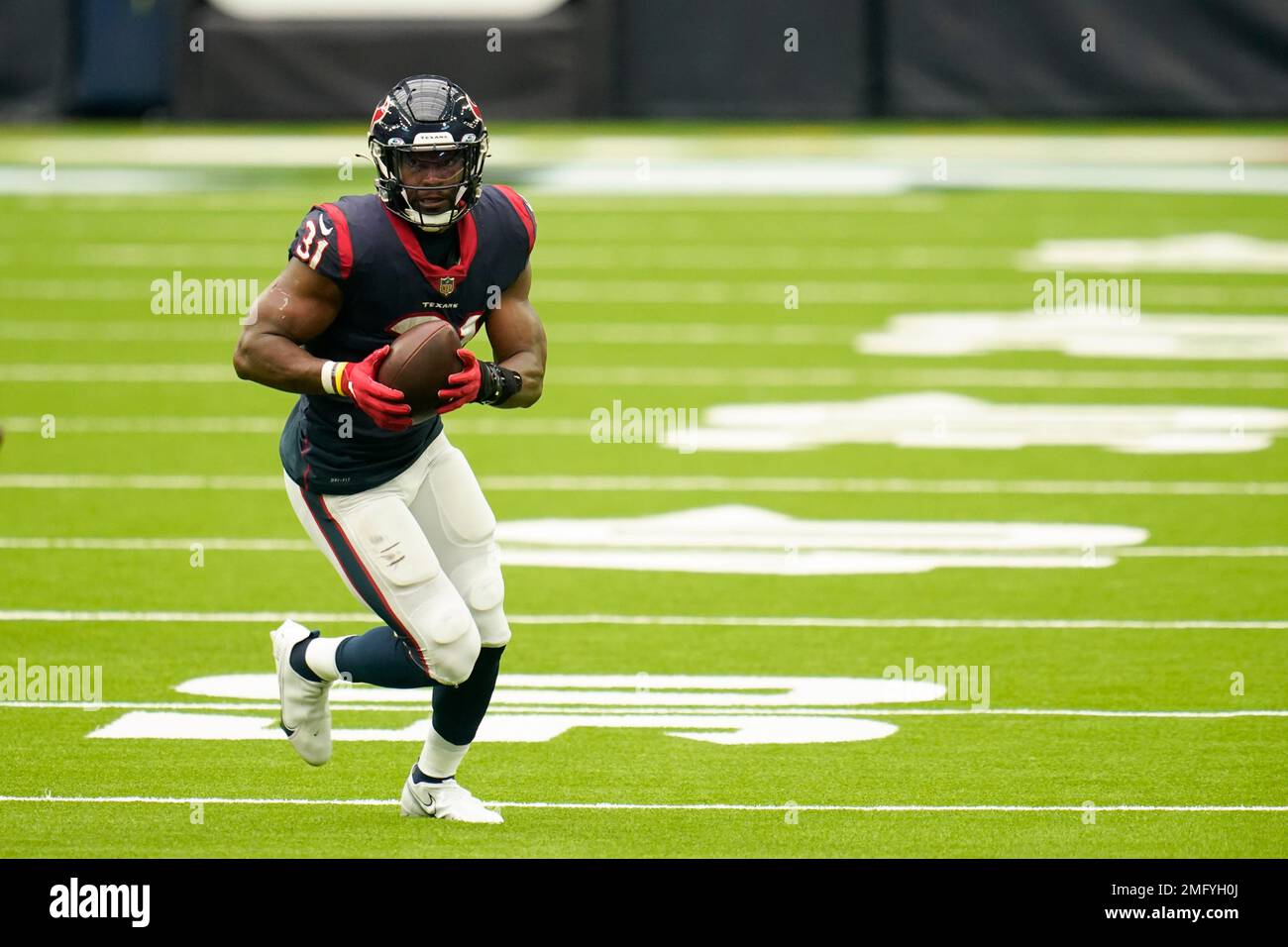 Houston Texans running back David Johnson (31) carries the ball during ...