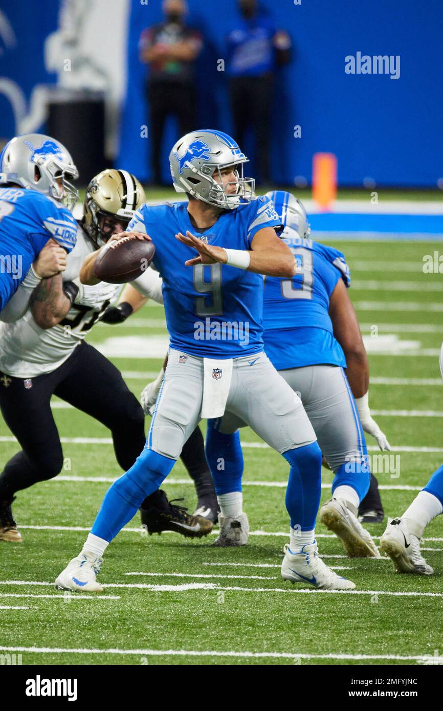Detroit Lions quarterback Matthew Stafford (9) passes against the New ...