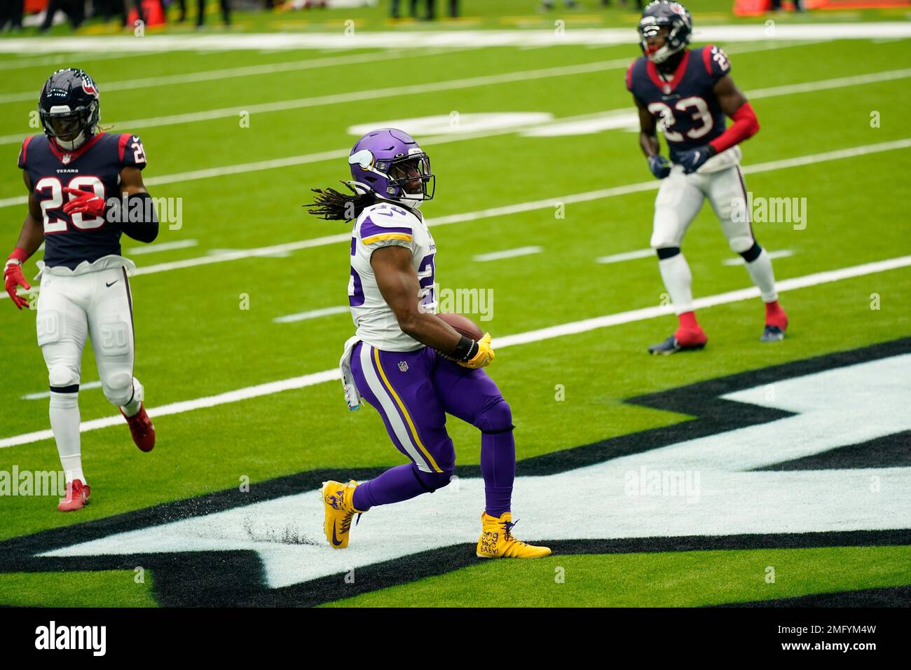 Minnesota Vikings running back Alexander Mattison (25) runs for a ...