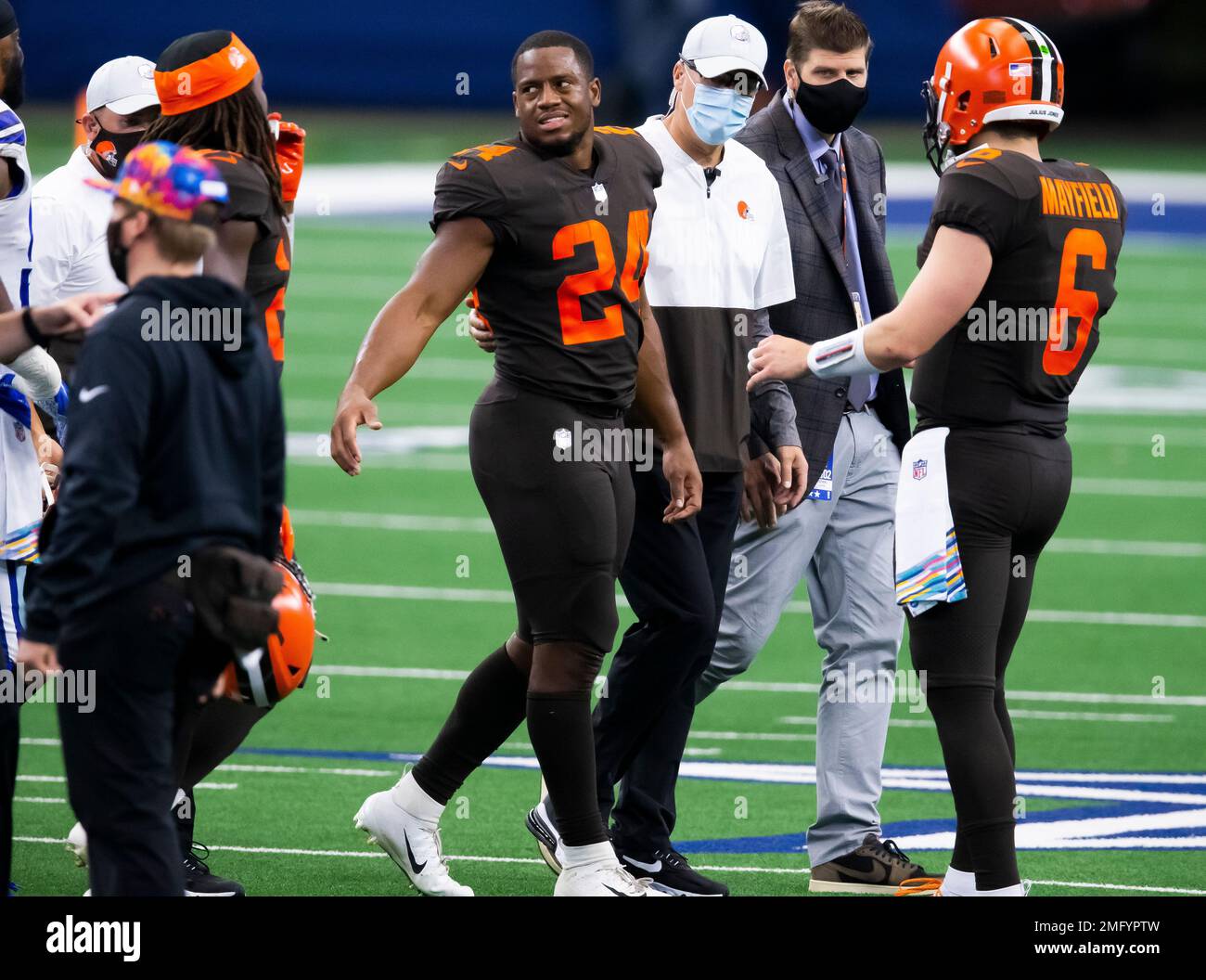 Cleveland Browns running back Nick Chubb (24) is helped off the field ...