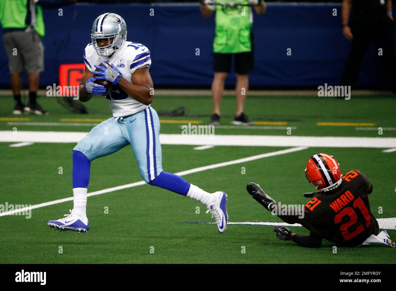 Dallas Cowboys wide receiver Amari Cooper (19) catches a pass for a ...
