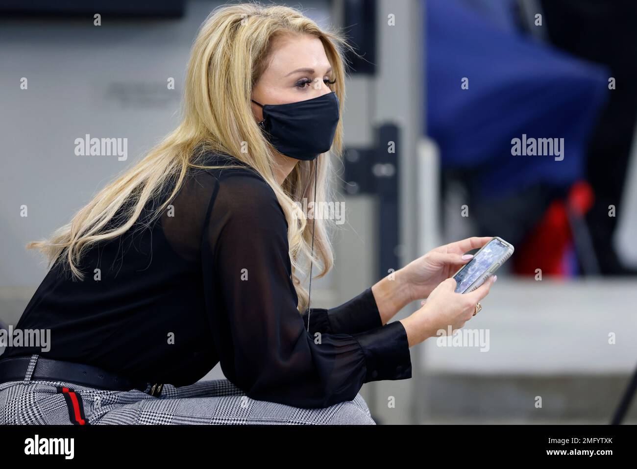 NFL Network reporter Jane Slater waits for the start of an NFL football ...