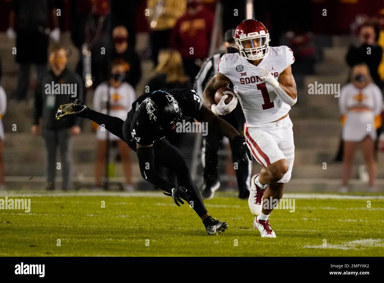 Oklahoma running back Seth McGowan (1) runs from Iowa State linebacker ...