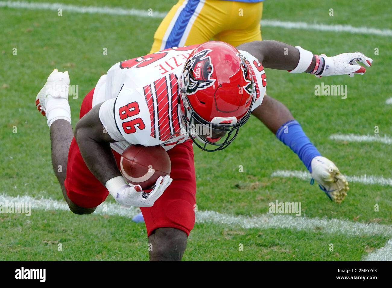 North Carolina State wide receiver Emeka Emezie (86) plays against ...