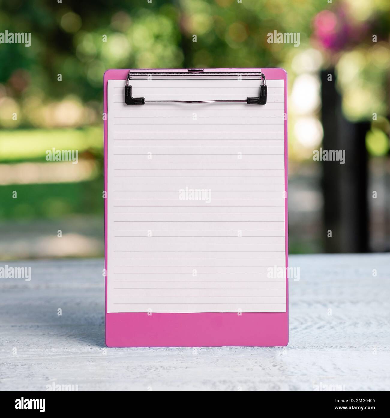 Important Message Written On Piece Of Paper. Photo Of Office Supplies ...