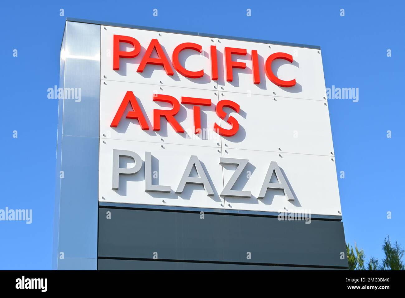 COSTA MESA, CALIFORNIA - 24 JAN 2023: The Pacific Arts Plaza sign at ...