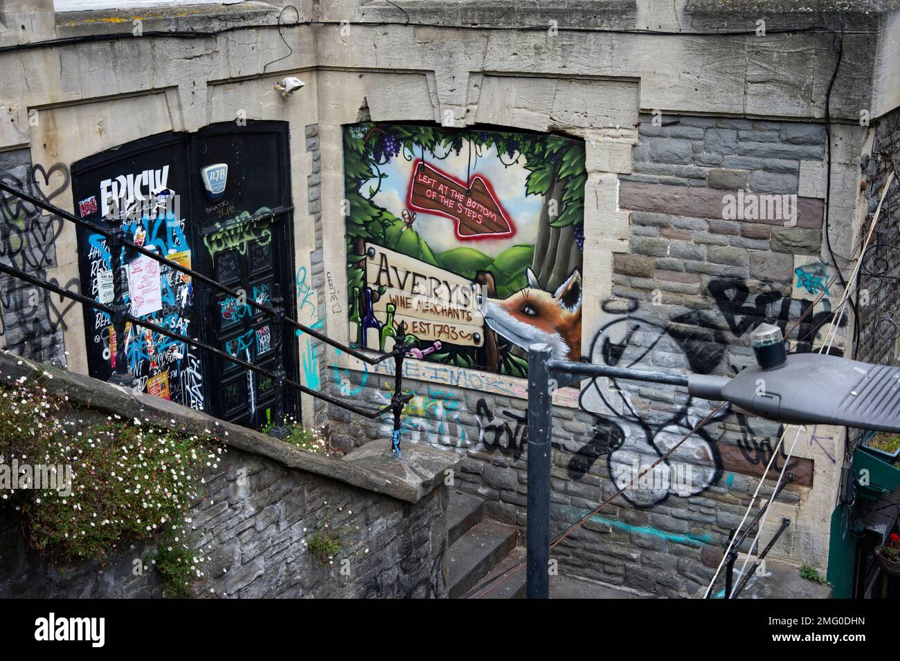 Bristol graffiti art hi-res stock photography and images - Alamy