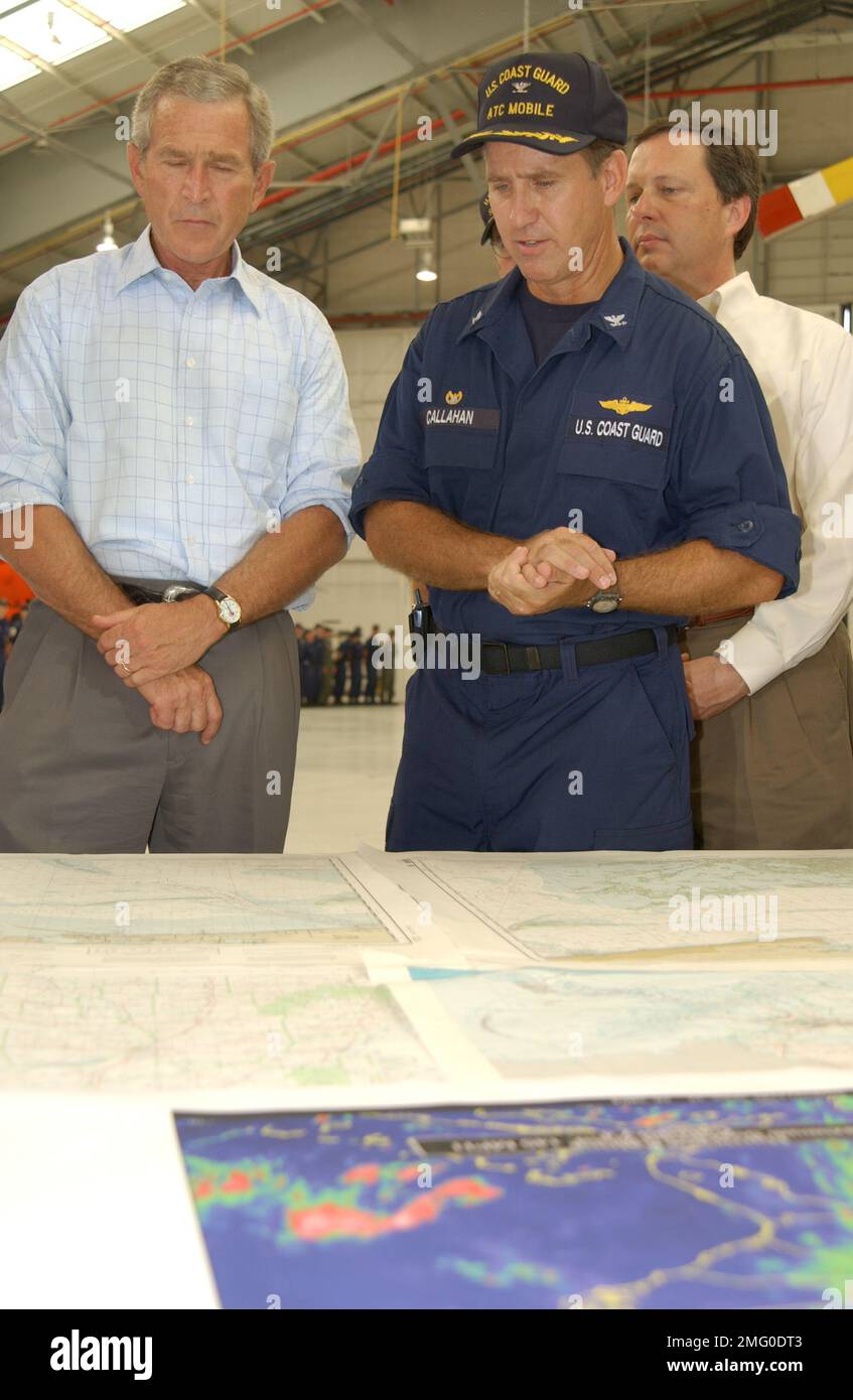 President George W. Bush Visit - 26-HK-6-123. Briefing in ATC hangar ...