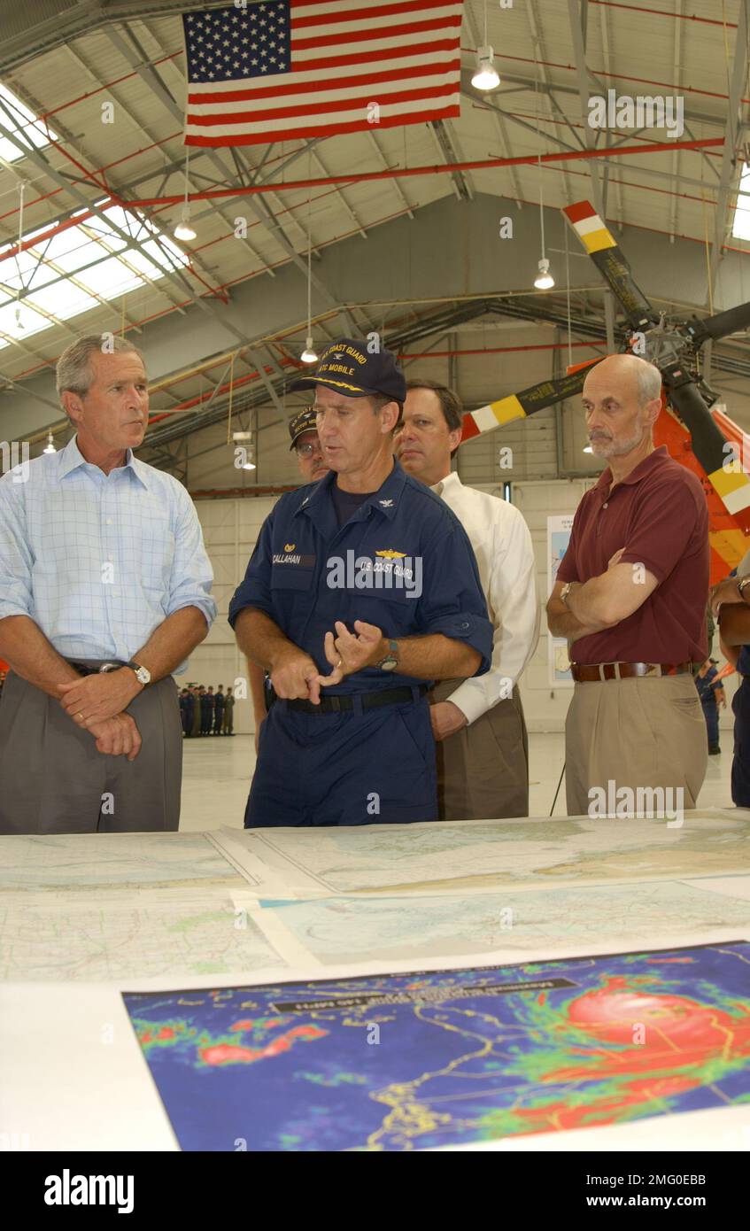 President George W. Bush Visit - 26-HK-6-143. Briefing in ATC hangar ...