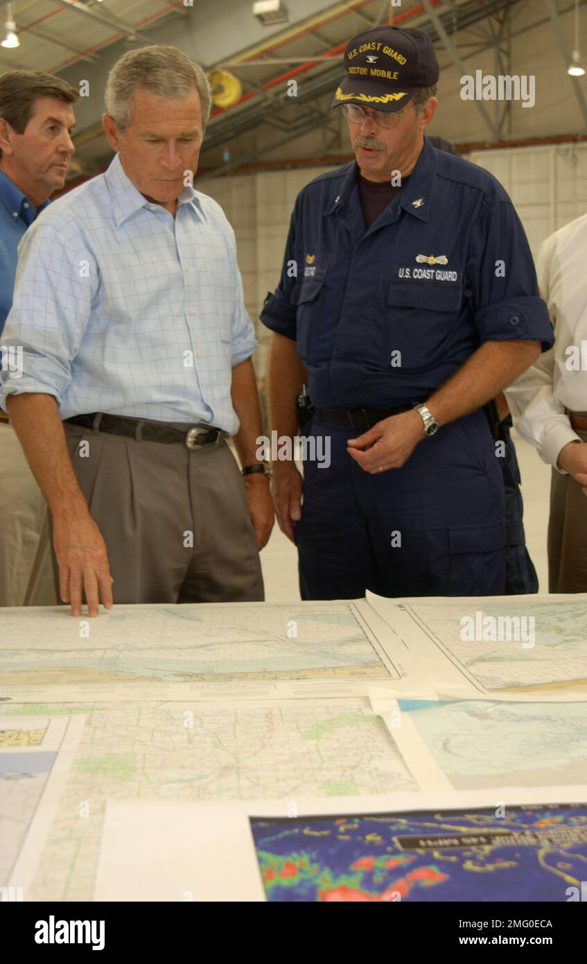 President George W. Bush Visit - 26-HK-6-144. Briefing in ATC hangar ...
