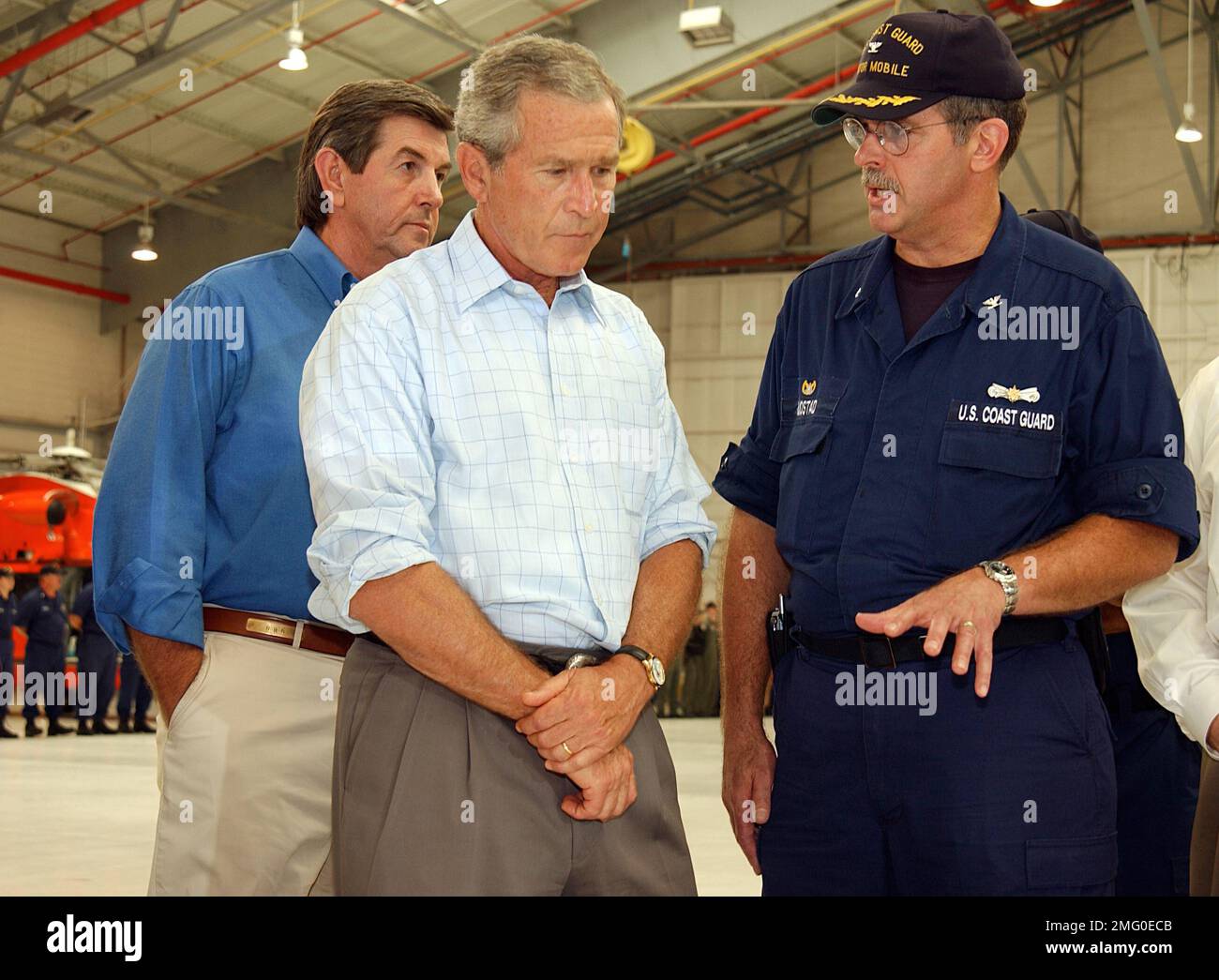 President George W. Bush Visit - 26-HK-6-149. Briefing in ATC hangar ...