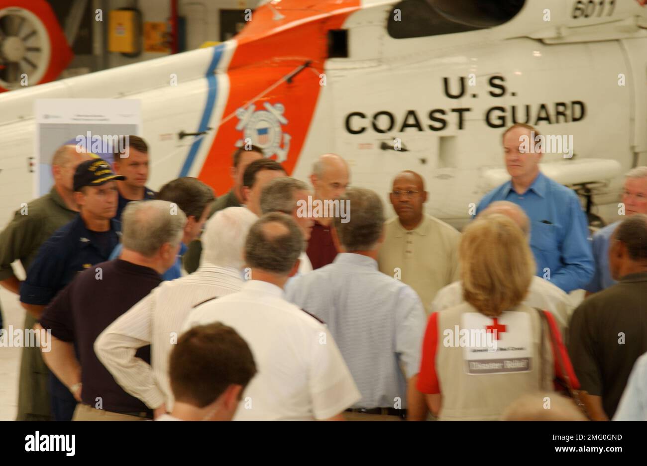 President George W. Bush Visit - 26-HK-6-183. Briefing in ATC hangar ...