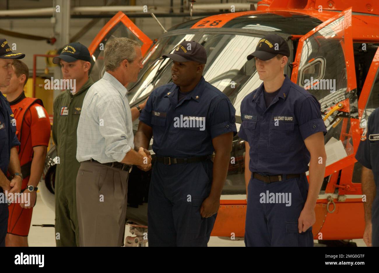 President George W. Bush Visit - 26-HK-6-184. Briefing in ATC hangar ...