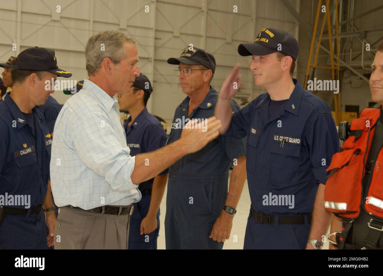 President George W. Bush Visit - 26-HK-6-171. Briefing in ATC hangar ...