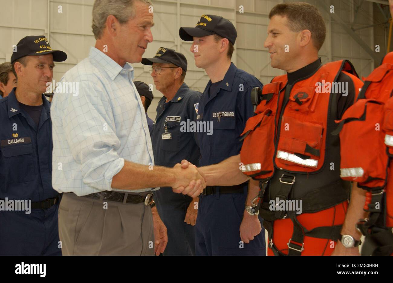President George W. Bush Visit - 26-HK-6-172. Briefing in ATC hangar ...