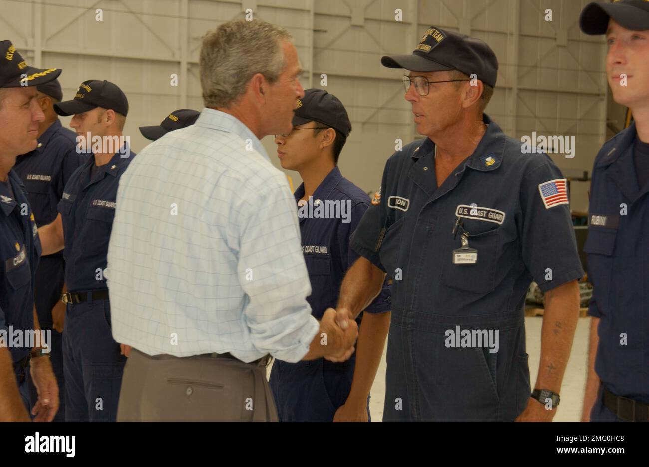 President George W. Bush Visit - 26-HK-6-170. Briefing in ATC hangar ...