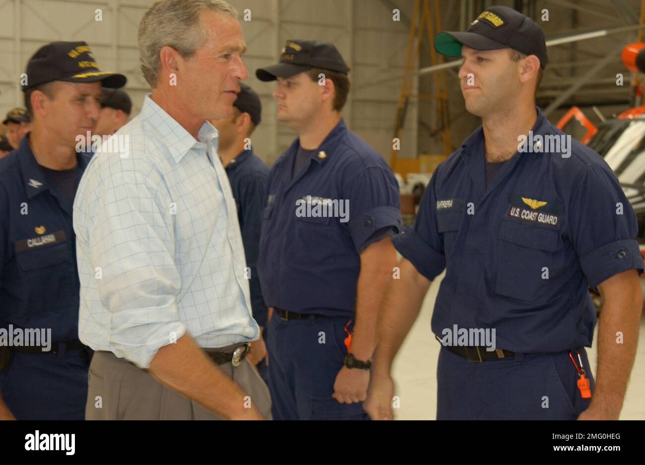 President George W. Bush Visit - 26-HK-6-181. Briefing in ATC hangar ...