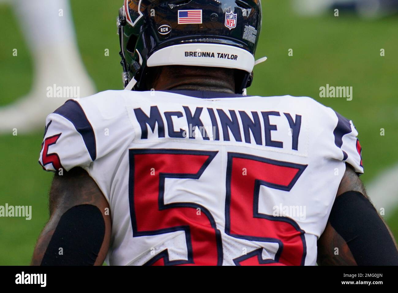Houston Texans inside linebacker Benardrick McKinney (55) warms up ...