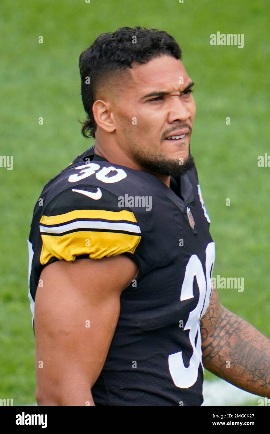 Pittsburgh Steelers running back James Conner (30) warms up before an ...