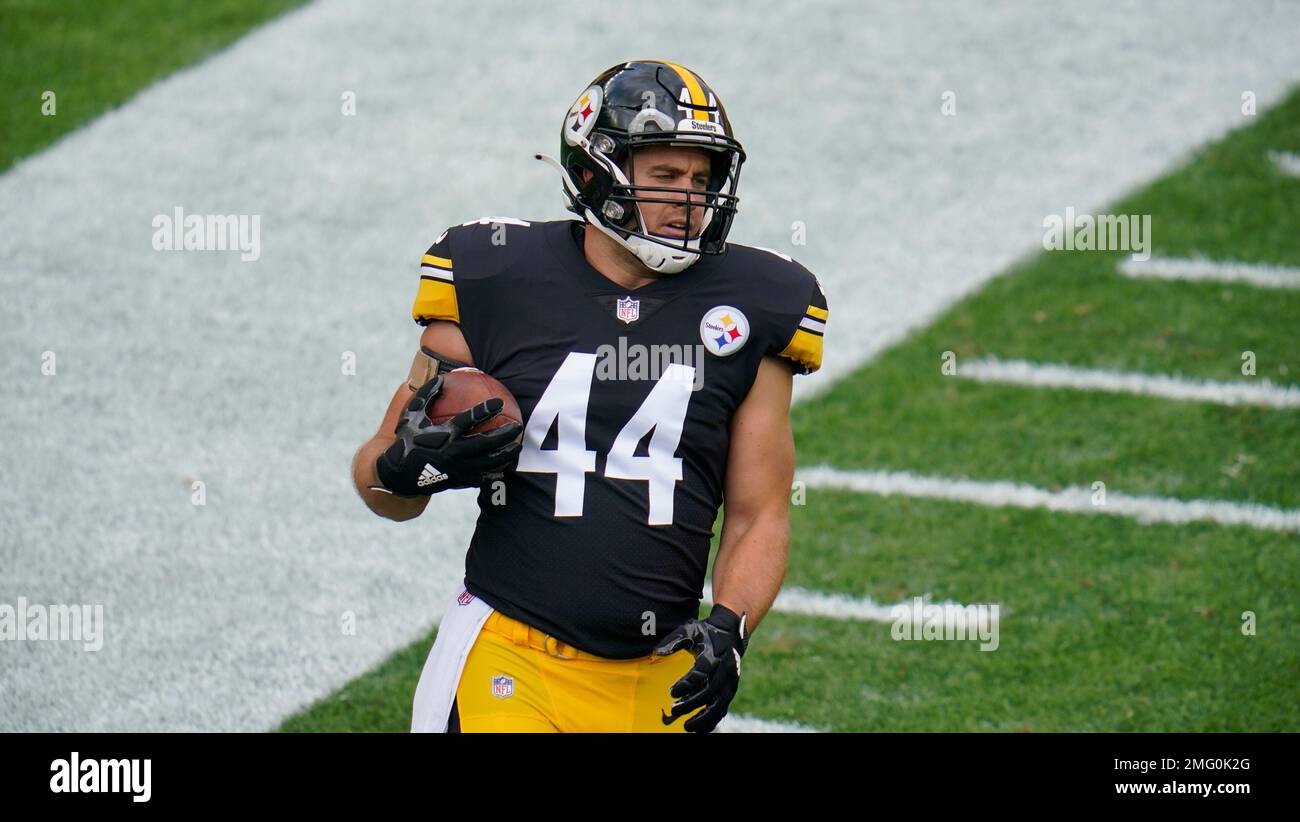 Pittsburgh Steelers fullback Derek Watt (44) warms up before an NFL ...
