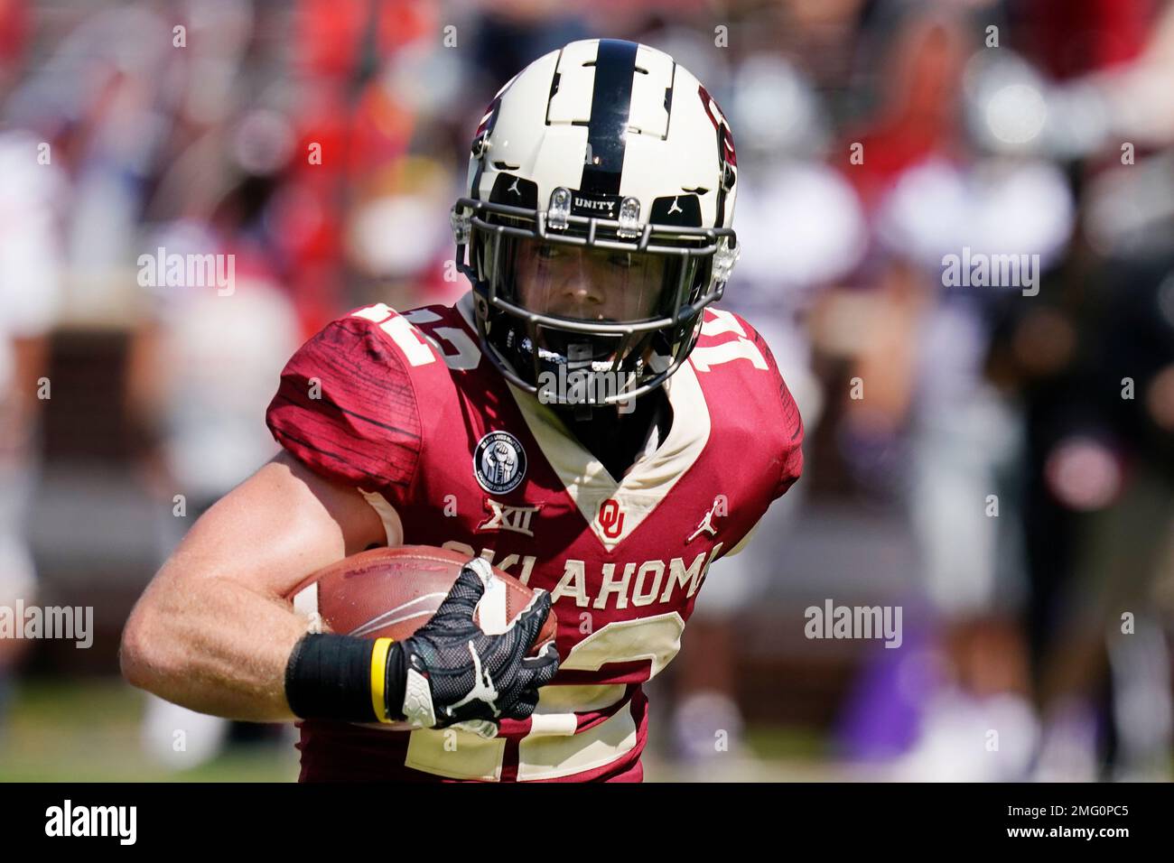 Oklahoma wide receiver Drake Stoops (12) carries during an NCAA college ...
