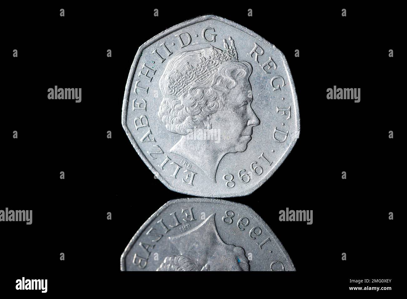 Queen elizabeth ii 4th portrait hi-res stock photography and images - Alamy