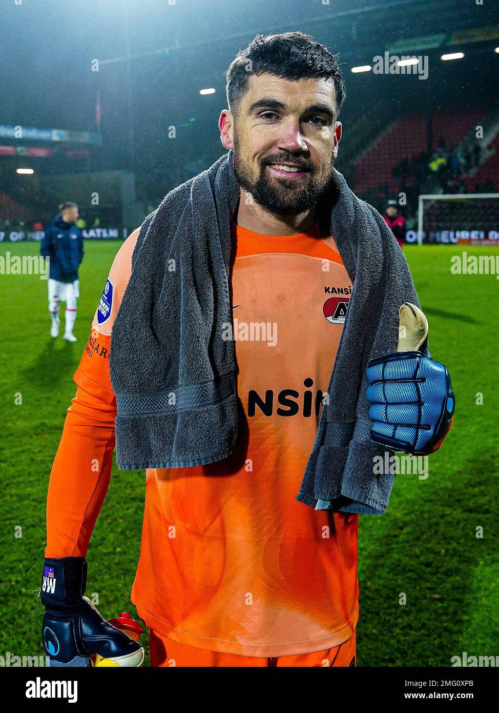 DEVENTER - AZ Alkmaar goalkeeper Mathew Ryan celebrates victory during ...