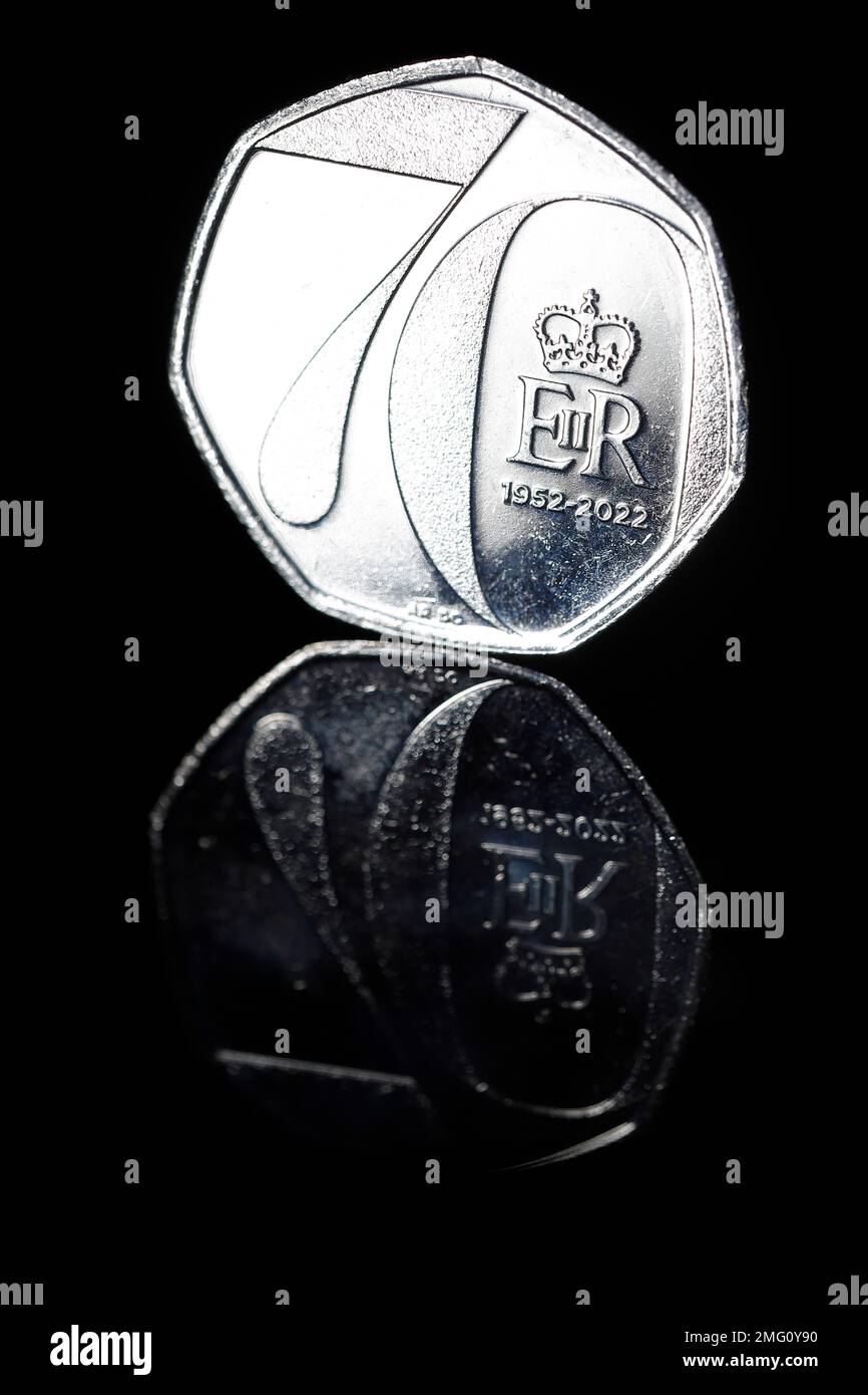 Reverse side of a 2022 50p coin to commemorate the Platinum Jubilee of ...